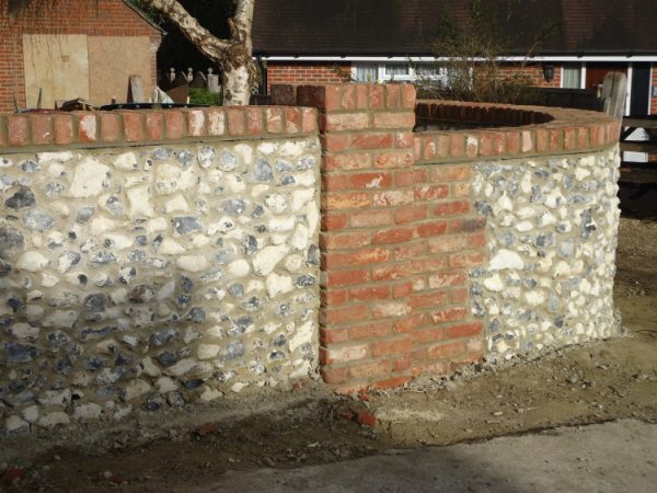 Flint Walling - Curved Sections - The Landscape Library