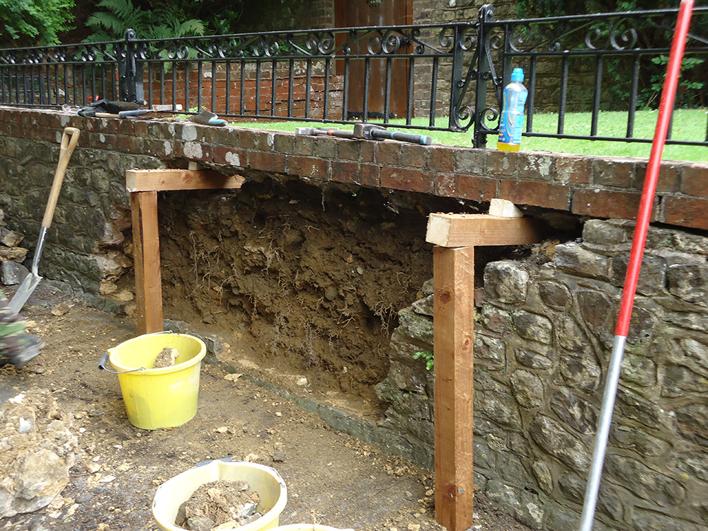 Timber ‘Needles’ As Supports In Walling - The Landscape Library